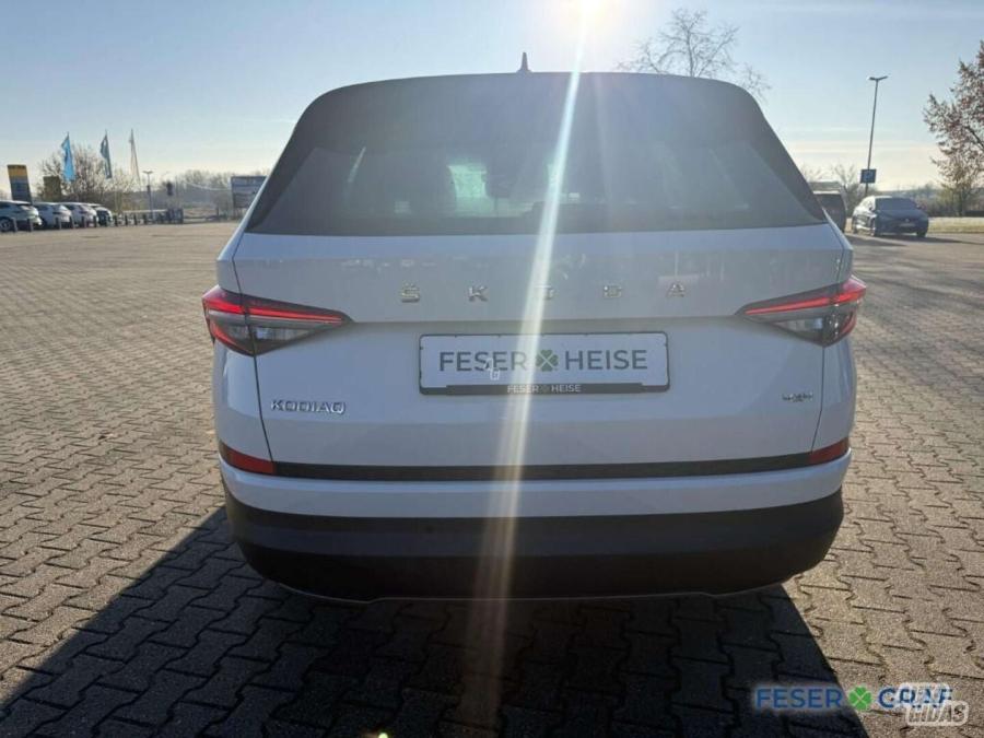 White Skoda Kodiaq 2022 in Kaunas, with an engine capacity of 2.00 L and mileage of 82 thousand km for 32649 €, photo 6 on AUTOMOTO.COM.LV