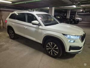 Белый Шкода Kodiaq 2022 в Клайпеда, объемом двигателя 1.97 л и пробегом 47 тыс. км за 33500 €, фото  на AUTOMOTO.COM.LV