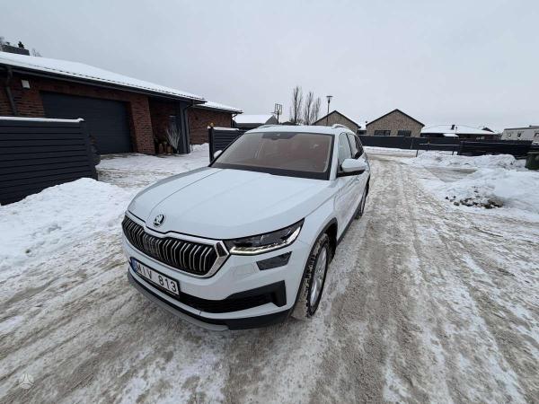 White Skoda Kodiaq 2022 in Kaunas, with an engine capacity of 1.97 L and mileage of 134 thousand km for 29500 €, photo 3 on AUTOMOTO.COM.LV