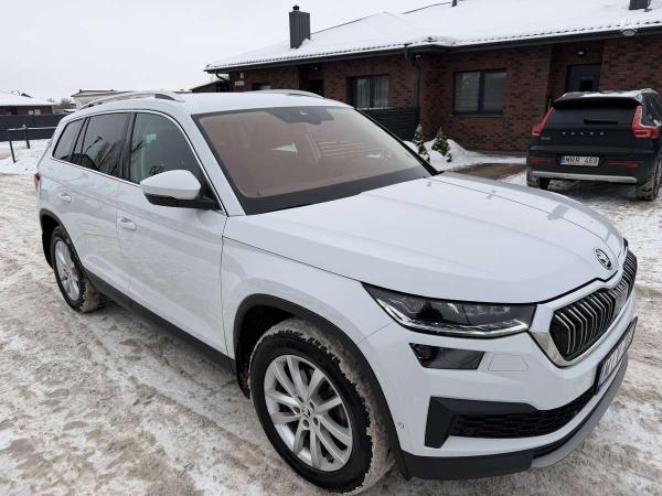 White Skoda Kodiaq 2022 in Kaunas, with an engine capacity of 1.97 L and mileage of 134 thousand km for 29500 €, photo 9 on AUTOMOTO.COM.LV