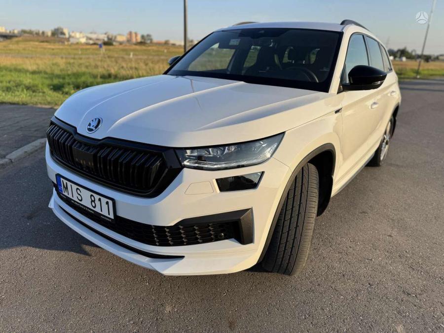 Белый Шкода Kodiaq 2022 в Каунас, объемом двигателя 1.98 л и пробегом 61 тыс. км за 32500 €, фото 3 на AUTOMOTO.COM.LV