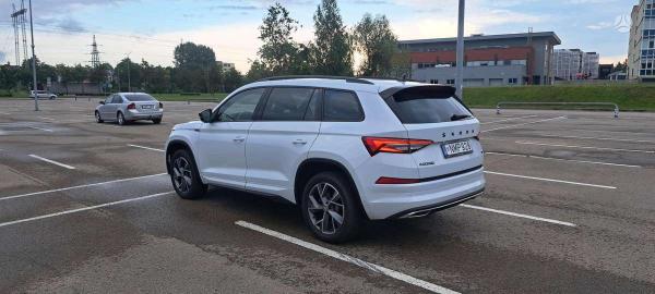 Белый Шкода Kodiaq 2022 в Шяуляй, объемом двигателя 1.97 л и пробегом 197 тыс. км за 26600 €, фото 3 на AUTOMOTO.COM.LV