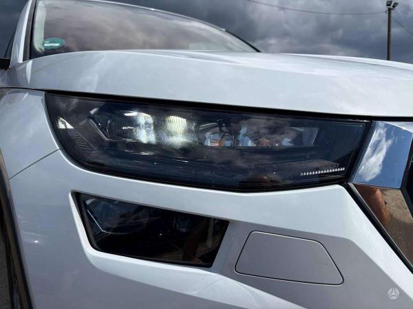 White Skoda Kodiaq 2022 in Vilnius, with an engine capacity of 1.97 L and mileage of 185 thousand km for 24400 €, photo 3 on AUTOMOTO.COM.LV