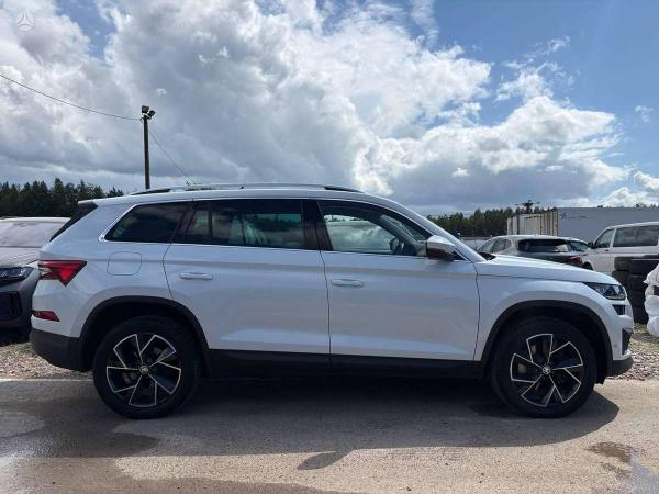 White Skoda Kodiaq 2022 in Vilnius, with an engine capacity of 1.97 L and mileage of 185 thousand km for 24400 €, photo 6 on AUTOMOTO.COM.LV