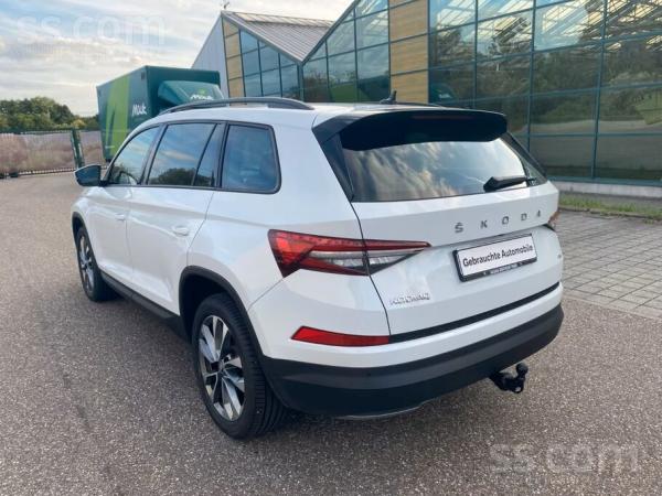 White Skoda Kodiaq 2022 in Liepaja, with an engine capacity of 2.00 L and mileage of 208 thousand km for 21500 €, photo 3 on AUTOMOTO.COM.LV