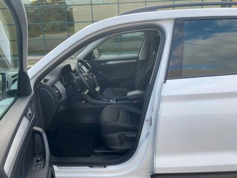 Белый Шкода Kodiaq 2022 в Лиепая, объемом двигателя 2.00 л и пробегом 208 тыс. км за 21500 €, фото 4 на AUTOMOTO.COM.LV