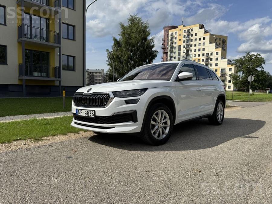 Белый Шкода Kodiaq 2022 в Рига, объемом двигателя 1.50 л и пробегом 90 тыс. км за 27500 €, фото 1 на AUTOMOTO.COM.LV
