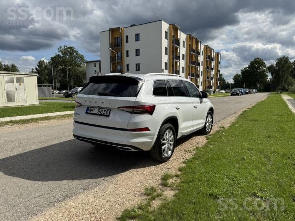 Белый Шкода Kodiaq 2022 в Рига, объемом двигателя 1.50 л и пробегом 90 тыс. км за 27500 €, фото 4 на AUTOMOTO.COM.LV