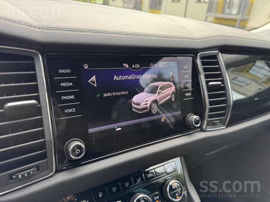 Белый Шкода Kodiaq 2022 в Рига, объемом двигателя 1.50 л и пробегом 90 тыс. км за 27500 €, фото 14 на AUTOMOTO.COM.LV