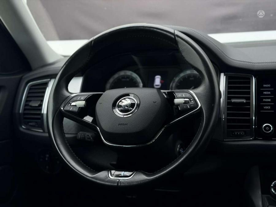 Белый Шкода Kodiaq 2022 в Вильнюс, объемом двигателя 2.00 л и пробегом 235 тыс. км за 19999 €, фото 21 на AUTOMOTO.COM.LV