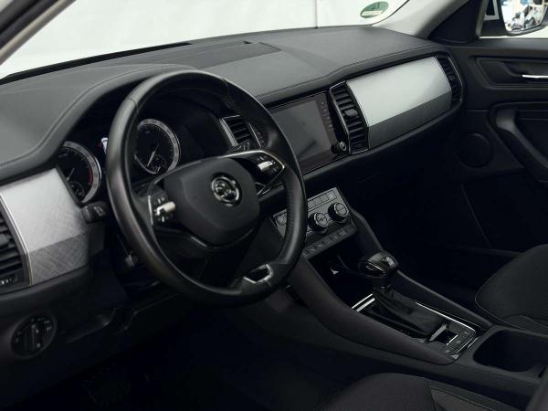 Шкода Kodiaq 2022 в Вильнюс на AUTOMOTO.COM.LV Белый Шкода Kodiaq 2022 в Вильнюс, объемом двигателя 2.00 л и пробегом 235 тыс. км за 19400 €, фото 10 на AUTOMOTO.COM.LV