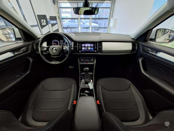 Skoda Kodiaq 2022 in Kaunas on AUTOMOTO.COM.LV White Skoda Kodiaq 2022 in Kaunas, with an engine capacity of 1.97 L and mileage of 184 thousand km for 20900 €, photo 9 on AUTOMOTO.COM.LV