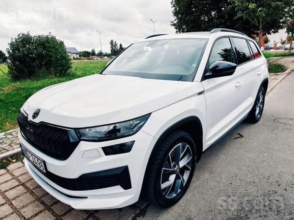Белый Шкода Kodiaq 2022 в Рига, объемом двигателя 2.00 л и пробегом 122 тыс. км за 29500 €, фото 1 на AUTOMOTO.COM.LV