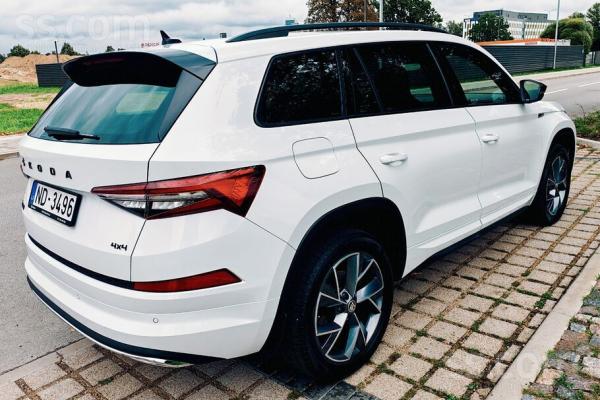 Белый Шкода Kodiaq 2022 в Рига, объемом двигателя 2.00 л и пробегом 122 тыс. км за 29500 €, фото 3 на AUTOMOTO.COM.LV