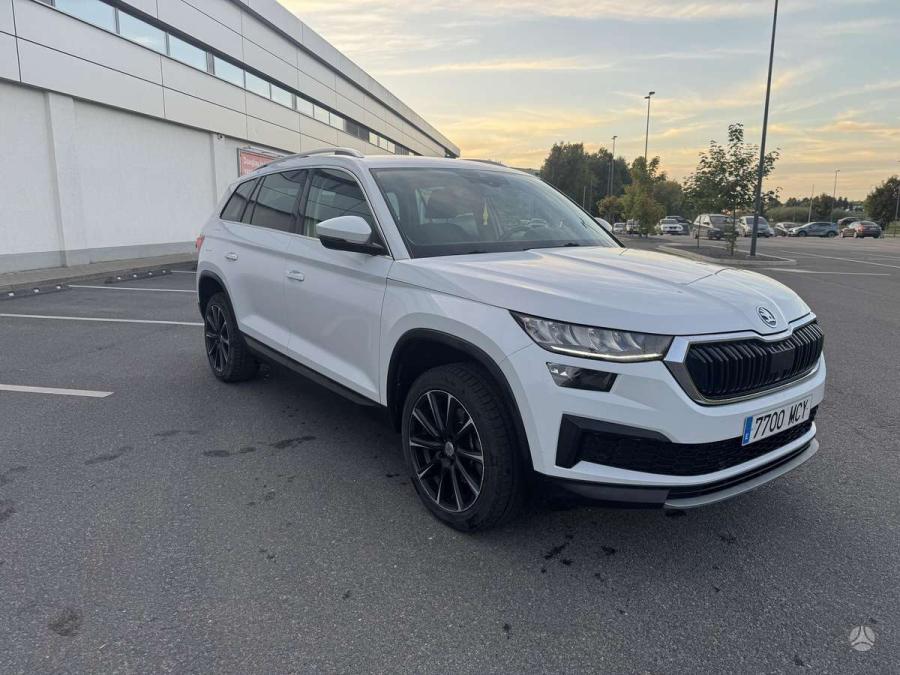 White Skoda Kodiaq 2022 in Utena, with an engine capacity of 1.97 L and mileage of 162 thousand km for 20999 €, photo 1 on AUTOMOTO.COM.LV