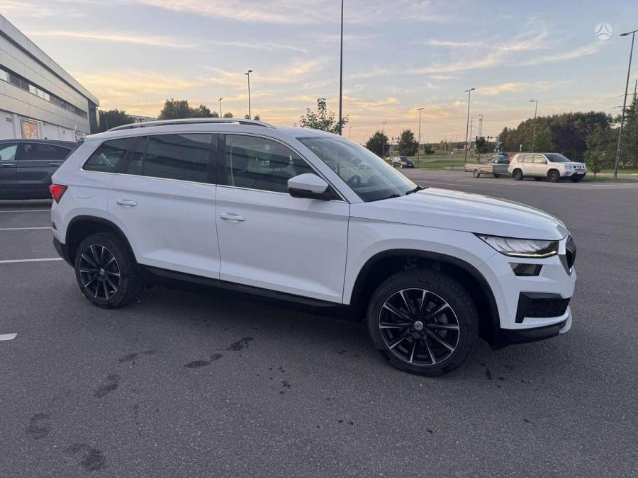 White Skoda Kodiaq 2022 in Utena, with an engine capacity of 1.97 L and mileage of 162 thousand km for 20999 €, photo 3 on AUTOMOTO.COM.LV
