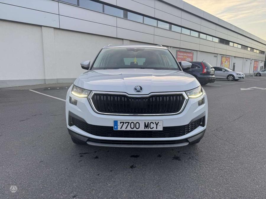White Skoda Kodiaq 2022 in Utena, with an engine capacity of 1.97 L and mileage of 162 thousand km for 20999 €, photo 4 on AUTOMOTO.COM.LV