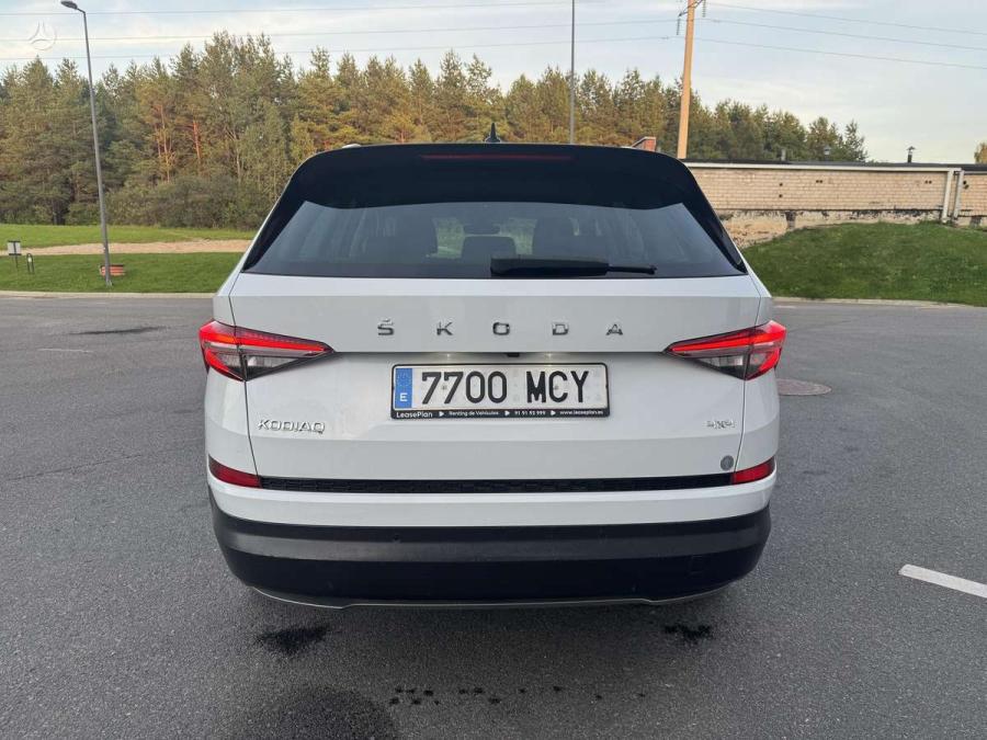 White Skoda Kodiaq 2022 in Utena, with an engine capacity of 1.97 L and mileage of 162 thousand km for 20999 €, photo 7 on AUTOMOTO.COM.LV
