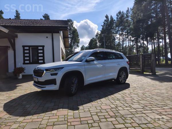 White Skoda Kodiaq 2022 in Riga, with an engine capacity of 2.00 L and mileage of 45 thousand km for 40000 €, photo 1 on AUTOMOTO.COM.LV
