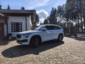 White Skoda Kodiaq 2022 in Riga, with an engine capacity of 2.00 L and mileage of 45 thousand km for 40000 €, photo  on AUTOMOTO.COM.LV