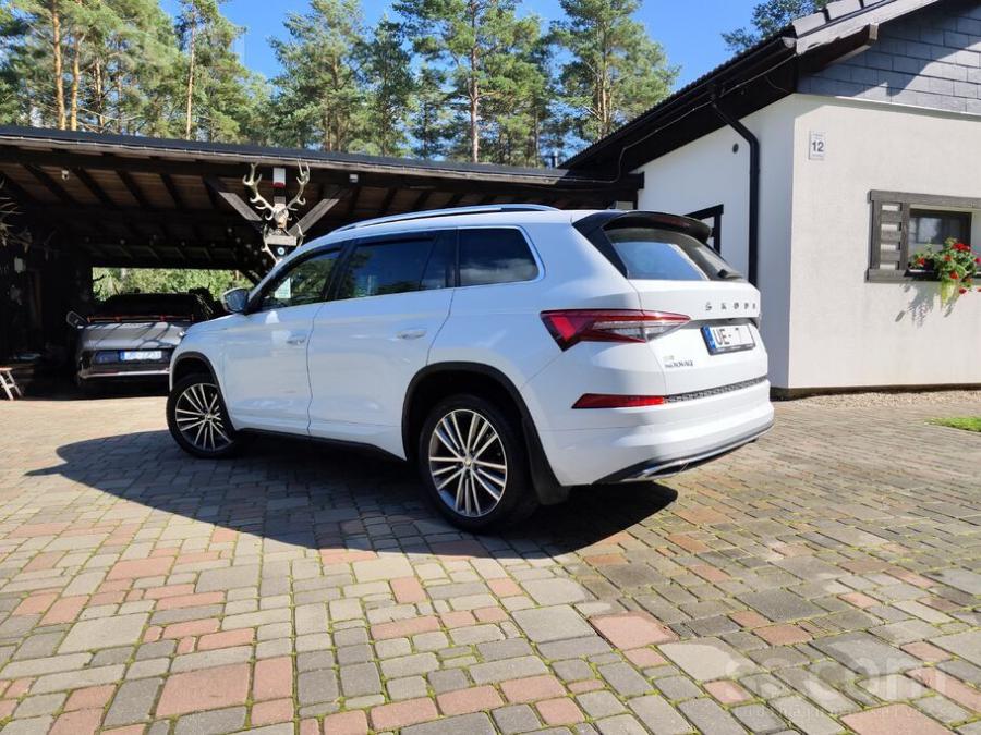 White Skoda Kodiaq 2022 in Riga, with an engine capacity of 2.00 L and mileage of 45 thousand km for 40000 €, photo 4 on AUTOMOTO.COM.LV