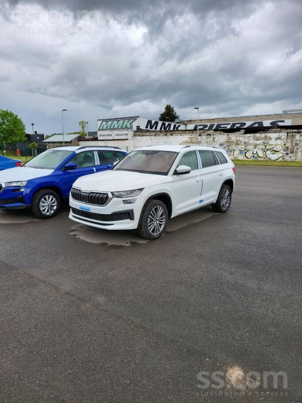 White Skoda Kodiaq 2022 in Riga, with an engine capacity of 2.00 L and mileage of 45 thousand km for 40000 €, photo 9 on AUTOMOTO.COM.LV