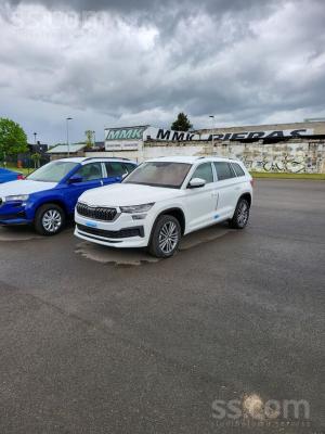 White Skoda Kodiaq 2022 in Riga, with an engine capacity of 2.00 L and mileage of 45 thousand km for 40000 €, photo 9 on AUTOMOTO.COM.LV