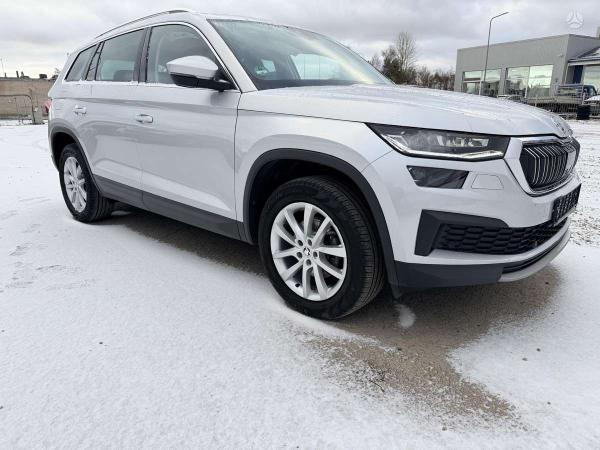 Белый Шкода Kodiaq 2023 в Шяуляй, объемом двигателя 1.97 л и пробегом 105 тыс. км за 21300 €, фото 4 на AUTOMOTO.COM.LV