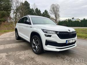 Balts Skoda Kodiaq 2023 Rīga, ar dzinēja tilpumu 1.50 L un nobraukumu 52 tūkst. km par 31995 €, foto 2 vietnē AUTOMOTO.COM.LV