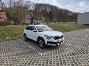 White Skoda Kodiaq 2023 in Kaunas, with an engine capacity of 2.00 L and mileage of 55 thousand km for 30999 €, photo 3 on AUTOMOTO.COM.LV