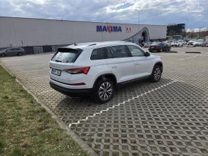 White Skoda Kodiaq 2023 in Kaunas, with an engine capacity of 2.00 L and mileage of 55 thousand km for 30999 €, photo 4 on AUTOMOTO.COM.LV