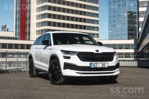 Белый Шкода Kodiaq 2023 в Рига, объемом двигателя 2.00 л и пробегом 23 тыс. км за 29990 €, фото  на AUTOMOTO.COM.LV