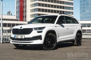 Белый Шкода Kodiaq 2023 в Рига, объемом двигателя 2.00 л и пробегом 23 тыс. км за 29990 €, фото 3 на AUTOMOTO.COM.LV