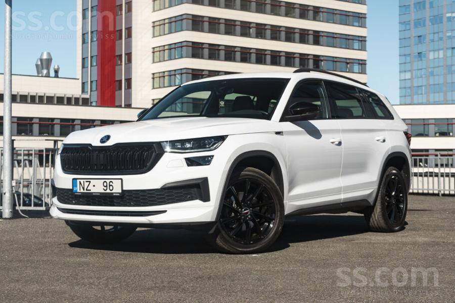 Белый Шкода Kodiaq 2023 в Рига, объемом двигателя 2.00 л и пробегом 23 тыс. км за 29990 €, фото 3 на AUTOMOTO.COM.LV