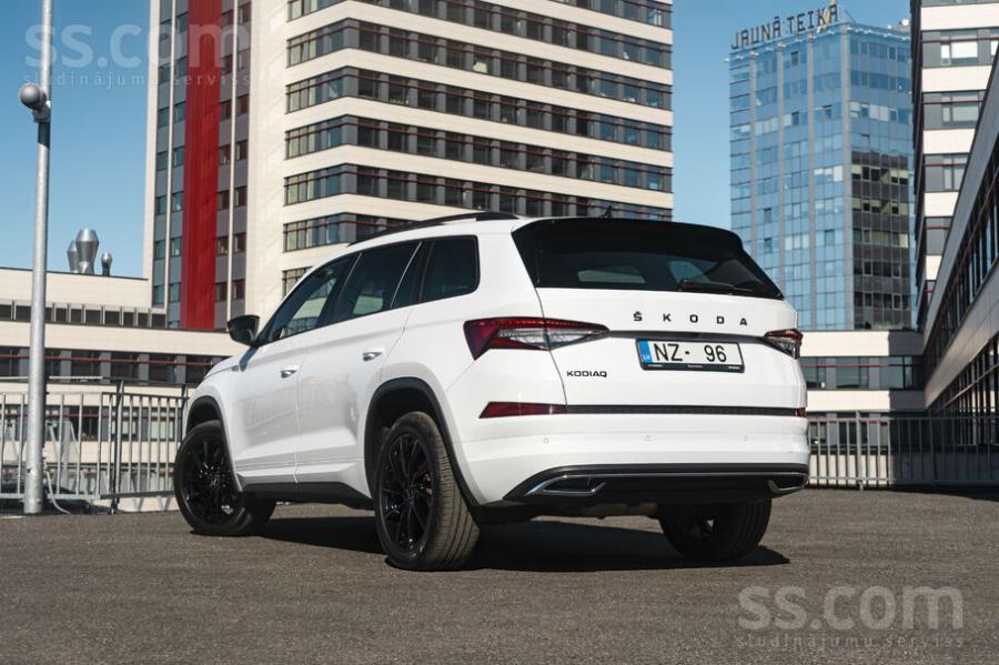 Белый Шкода Kodiaq 2023 в Рига, объемом двигателя 2.00 л и пробегом 23 тыс. км за 29990 €, фото 6 на AUTOMOTO.COM.LV