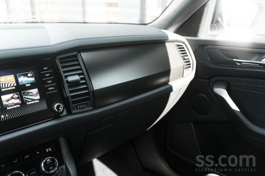 Белый Шкода Kodiaq 2023 в Рига, объемом двигателя 2.00 л и пробегом 23 тыс. км за 29990 €, фото 12 на AUTOMOTO.COM.LV
