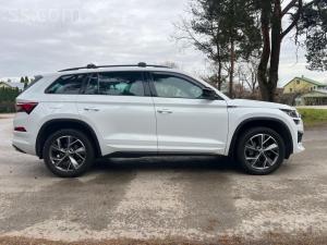 Balts Skoda Kodiaq 2023 Rīga, ar dzinēja tilpumu 1.50 L un nobraukumu 48 tūkst. km par 31990 €, foto 4 vietnē AUTOMOTO.COM.LV