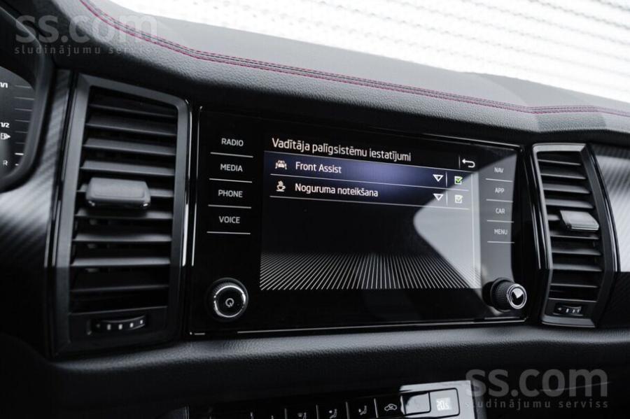 Белый Шкода Kodiaq 2023 в Рига, объемом двигателя 2.00 л и пробегом 125 тыс. км за 35200 €, фото 23 на AUTOMOTO.COM.LV