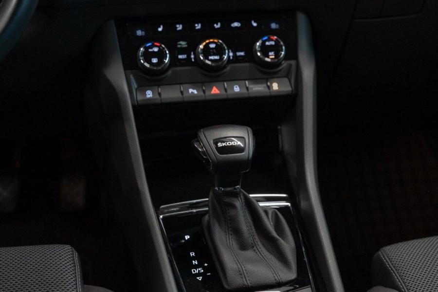 Белый Шкода Kodiaq 2023 в Вильнюс, объемом двигателя 2.00 л и пробегом 158 тыс. км за 23800 €, фото 21 на AUTOMOTO.COM.LV