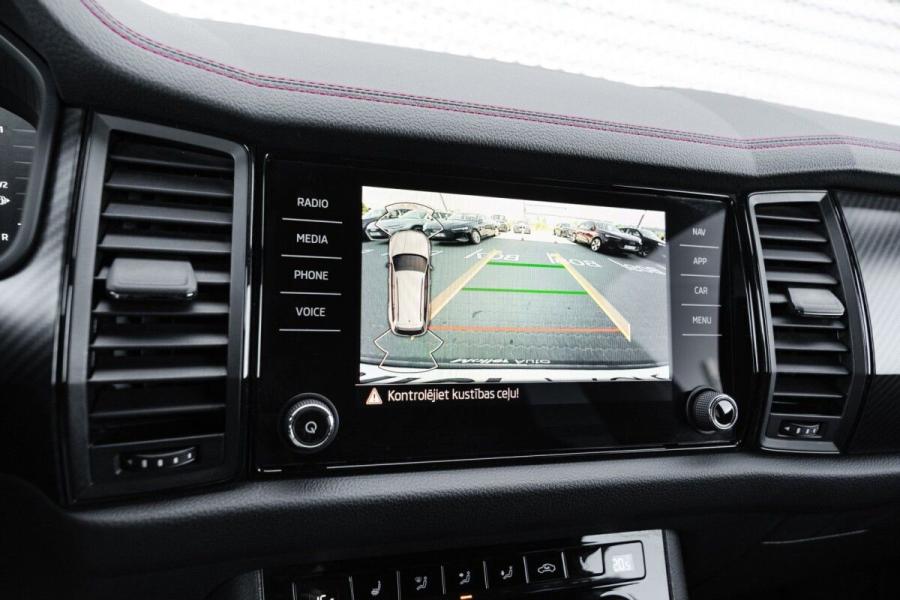 White Skoda Kodiaq 2023 in Marupe, with an engine capacity of 2.00 L and mileage of 80 thousand km for 34550 €, photo 19 on AUTOMOTO.COM.LV