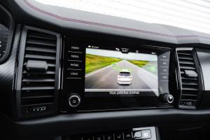 White Skoda Kodiaq 2023 in Marupe, with an engine capacity of 2.00 L and mileage of 80 thousand km for 34550 €, photo 22 on AUTOMOTO.COM.LV