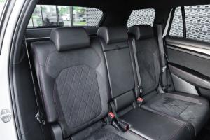 White Skoda Kodiaq 2023 in Marupe, with an engine capacity of 2.00 L and mileage of 80 thousand km for 34550 €, photo 28 on AUTOMOTO.COM.LV