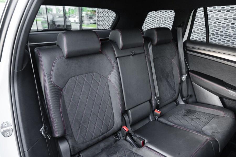 White Skoda Kodiaq 2023 in Marupe, with an engine capacity of 2.00 L and mileage of 80 thousand km for 34550 €, photo 28 on AUTOMOTO.COM.LV