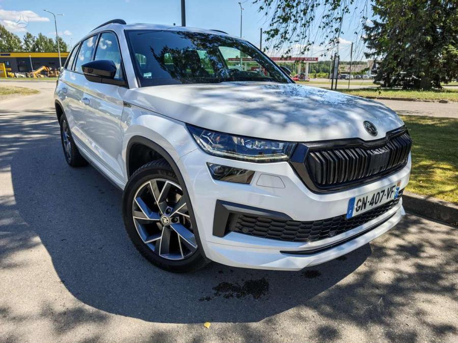 Белый Шкода Kodiaq 2023 в Таураге, объемом двигателя 1.97 л и пробегом 216 тыс. км за 24200 €, фото 1 на AUTOMOTO.COM.LV