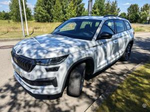 Белый Шкода Kodiaq 2023 в Таураге, объемом двигателя 1.97 л и пробегом 216 тыс. км за 24200 €, фото 5 на AUTOMOTO.COM.LV