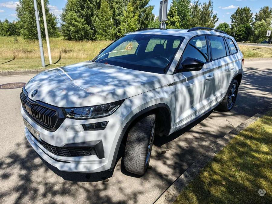 Белый Шкода Kodiaq 2023 в Таураге, объемом двигателя 1.97 л и пробегом 216 тыс. км за 24200 €, фото 5 на AUTOMOTO.COM.LV