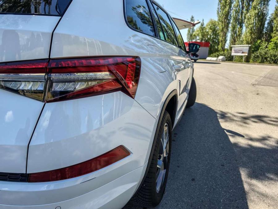 Белый Шкода Kodiaq 2023 в Таураге, объемом двигателя 1.97 л и пробегом 216 тыс. км за 24200 €, фото 10 на AUTOMOTO.COM.LV