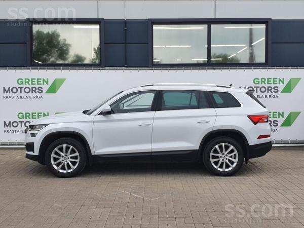 White Skoda Kodiaq 2023 in Riga, with an engine capacity of 2.00 L and mileage of 109 thousand km for 29500 €, photo 3 on AUTOMOTO.COM.LV