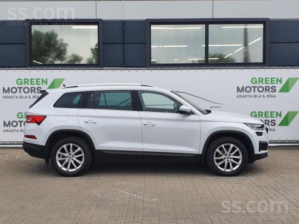 White Skoda Kodiaq 2023 in Riga, with an engine capacity of 2.00 L and mileage of 109 thousand km for 29500 €, photo 4 on AUTOMOTO.COM.LV