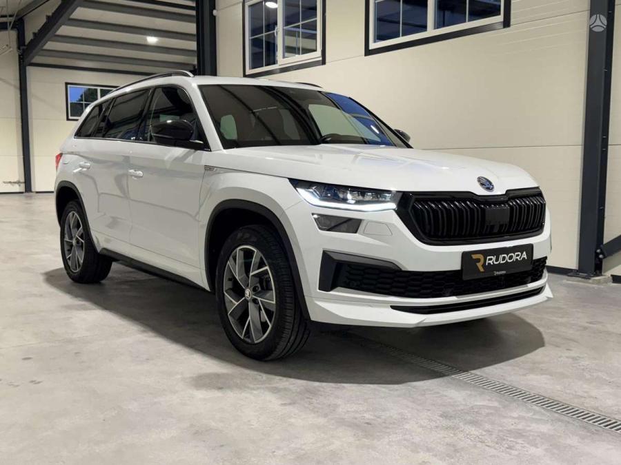 White Skoda Kodiaq 2023 in Siauliai, with an engine capacity of 1.97 L and mileage of 135 thousand km for 28800 €, photo 4 on AUTOMOTO.COM.LV